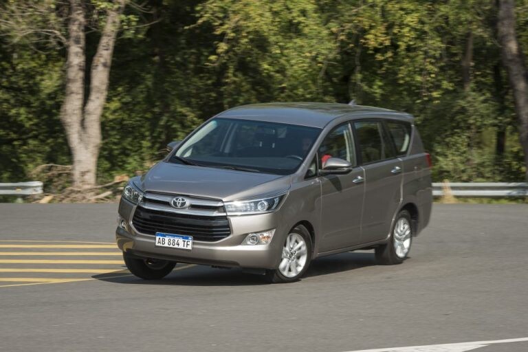 Prueba: Toyota Innova SRV AT 2.7 - AUTOWEB Argentina