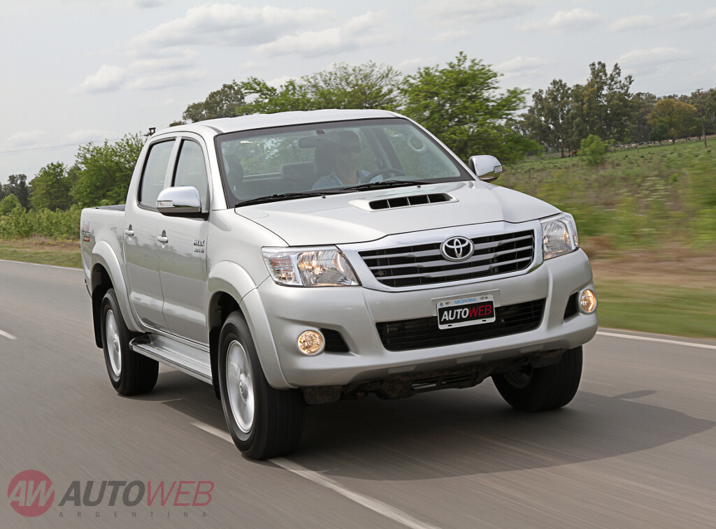 Prueba: Toyota Hilux 4x4 SRV AT - AUTOWEB Argentina