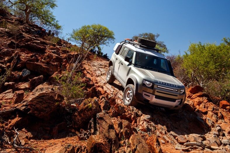 15 magníficas fotos de nuevo Land Rover Defender en Namibia - AUTOWEB ...