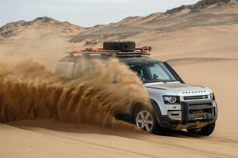 15 magníficas fotos de nuevo Land Rover Defender en Namibia - AUTOWEB ...