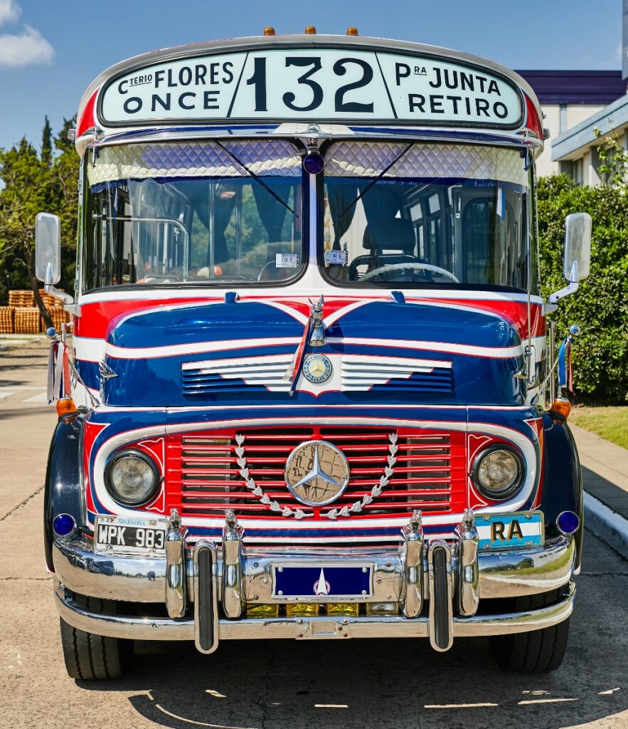 Mercedes LO 1114: el colectivo más famoso de la Argentina cumple 50 ...