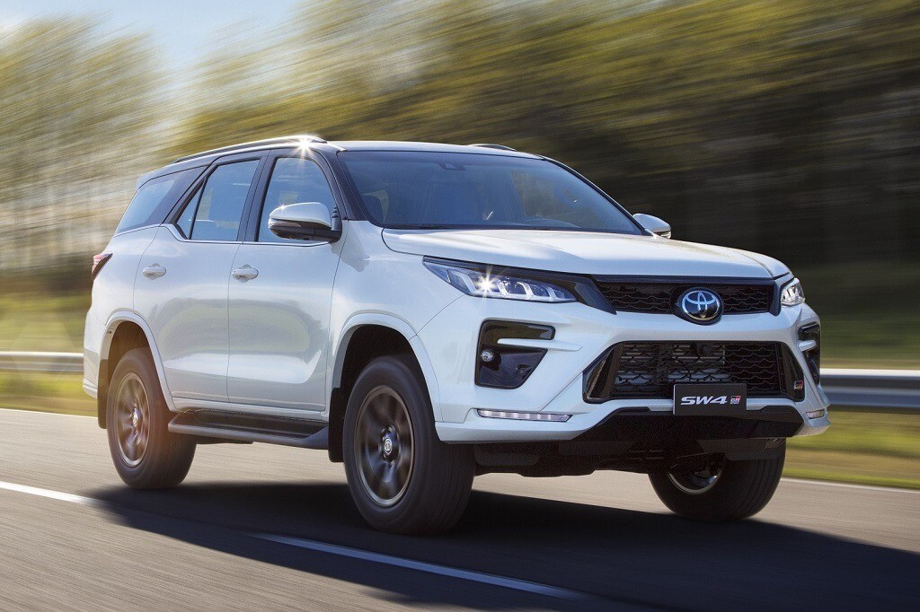 Novedades en la gama de la Toyota SW4: menos versiones pero 224 CV para ...