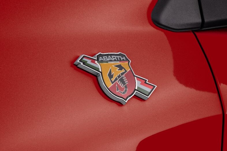Todas las diferencias que tiene el Abarth Fastback con respecto a la ...