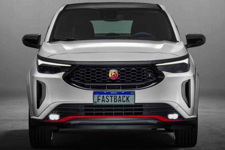 Todas las diferencias que tiene el Abarth Fastback con respecto a la ...