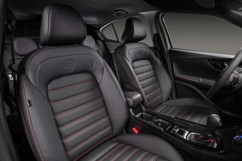 Todas las diferencias que tiene el Abarth Fastback con respecto a la ...