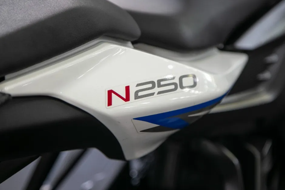 Bajaj lanza la Rouser N250 UG en Argentina - AUTOWEB Argentina