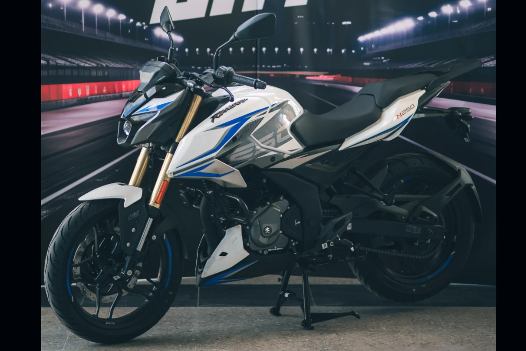 Bajaj lanza la Rouser N250 UG en Argentina - AUTOWEB Argentina